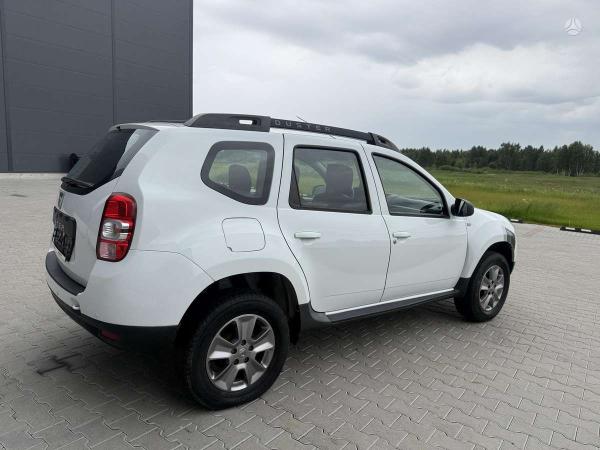 White Dacia Duster 2015 in Siauliai, with an engine capacity of 1.60 L and mileage of 250 thousand km for 4350 €, photo 5 on AUTOMOTO.COM.LV