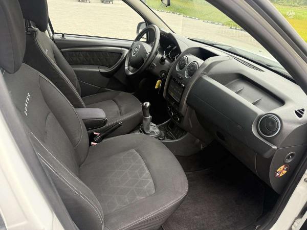 White Dacia Duster 2015 in Siauliai, with an engine capacity of 1.60 L and mileage of 250 thousand km for 4350 €, photo 10 on AUTOMOTO.COM.LV