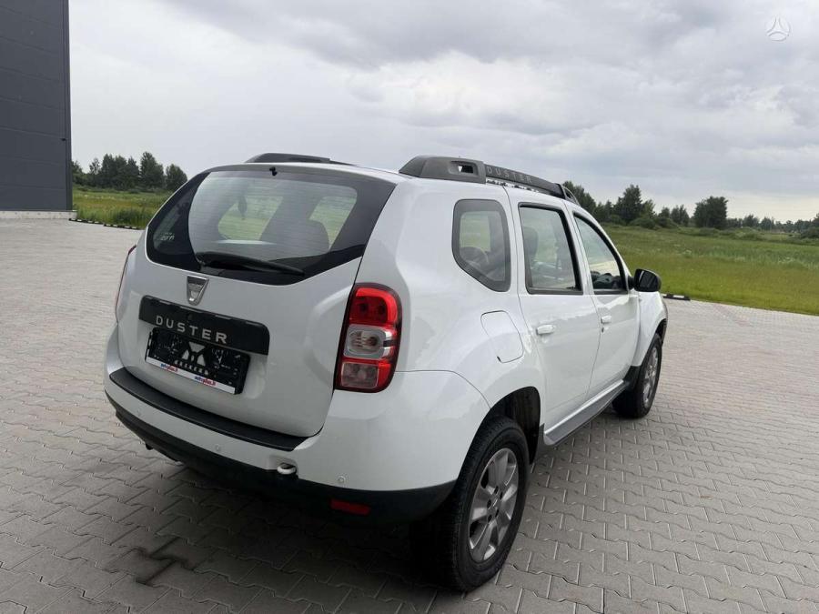 White Dacia Duster 2015 in Siauliai, with an engine capacity of 1.60 L and mileage of 250 thousand km for 4350 €, photo 9 on AUTOMOTO.COM.LV