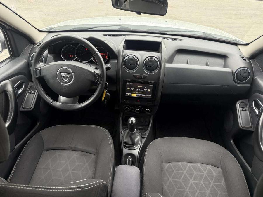 White Dacia Duster 2015 in Siauliai, with an engine capacity of 1.60 L and mileage of 250 thousand km for 4350 €, photo 14 on AUTOMOTO.COM.LV