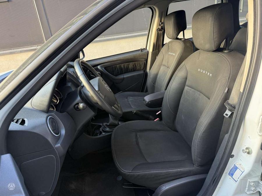 White Dacia Duster 2015 in Siauliai, with an engine capacity of 1.60 L and mileage of 250 thousand km for 4350 €, photo 16 on AUTOMOTO.COM.LV