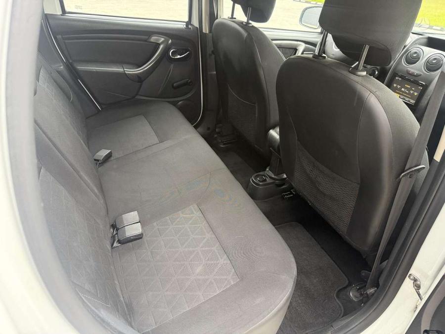 White Dacia Duster 2015 in Siauliai, with an engine capacity of 1.60 L and mileage of 250 thousand km for 4350 €, photo 18 on AUTOMOTO.COM.LV
