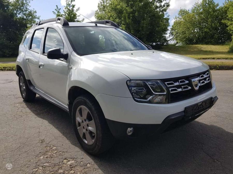 White Dacia Duster 2015 in Siauliai, with an engine capacity of 1.46 L and mileage of 260 thousand km for 4350 €, photo 4 on AUTOMOTO.COM.LV