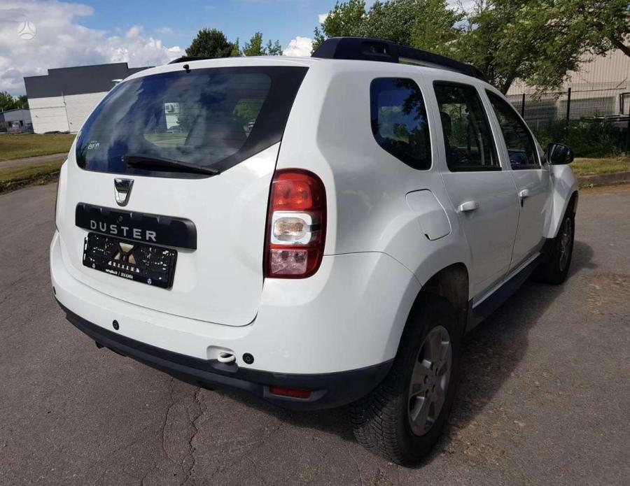 White Dacia Duster 2015 in Siauliai, with an engine capacity of 1.46 L and mileage of 260 thousand km for 4350 €, photo 5 on AUTOMOTO.COM.LV