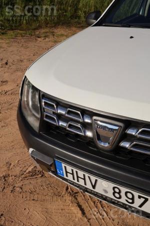 White Dacia Duster 2015 in Rezekne, with an engine capacity of 1.50 L and mileage of 260 thousand km for 2200 €, photo 6 on AUTOMOTO.COM.LV