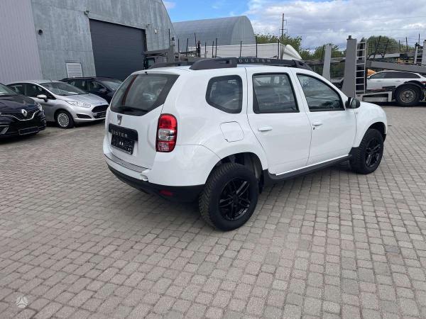 White Dacia Duster 2015 in Radviliskis, with an engine capacity of 1.60 L and mileage of 112 thousand km for 5999 €, photo 4 on AUTOMOTO.COM.LV