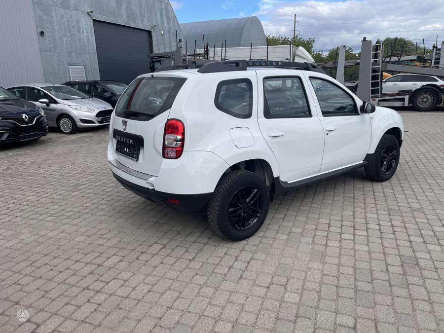 Balts Dacia Duster 2015 Radviliškis, ar dzinēja tilpumu 1.60 L un nobraukumu 112 tūkst. km par 5999 €, foto 5 vietnē AUTOMOTO.COM.LV