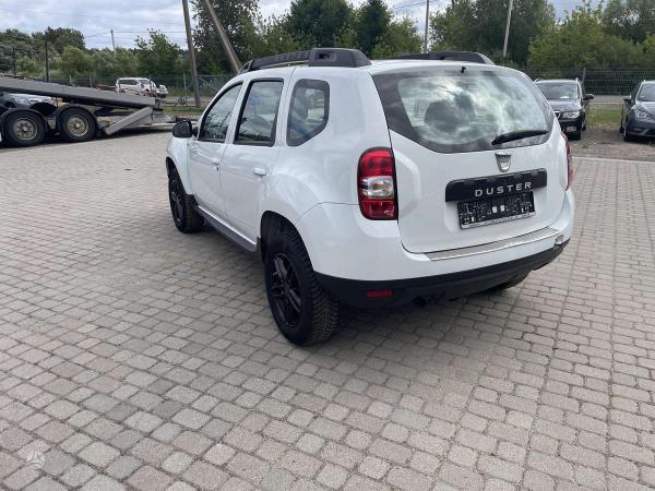 White Dacia Duster 2015 in Radviliskis, with an engine capacity of 1.60 L and mileage of 112 thousand km for 5999 €, photo 5 on AUTOMOTO.COM.LV