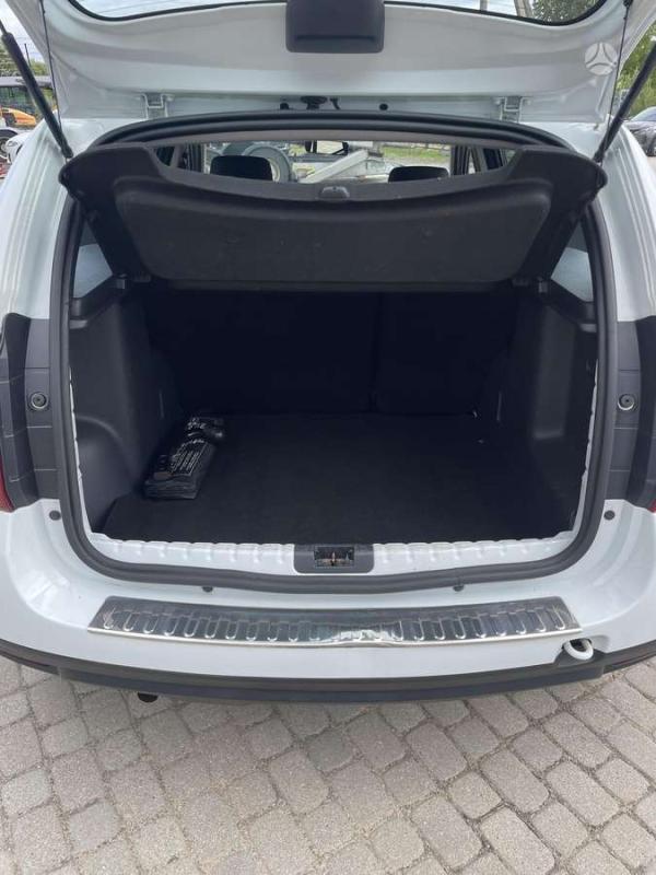White Dacia Duster 2015 in Radviliskis, with an engine capacity of 1.60 L and mileage of 112 thousand km for 5999 €, photo 7 on AUTOMOTO.COM.LV