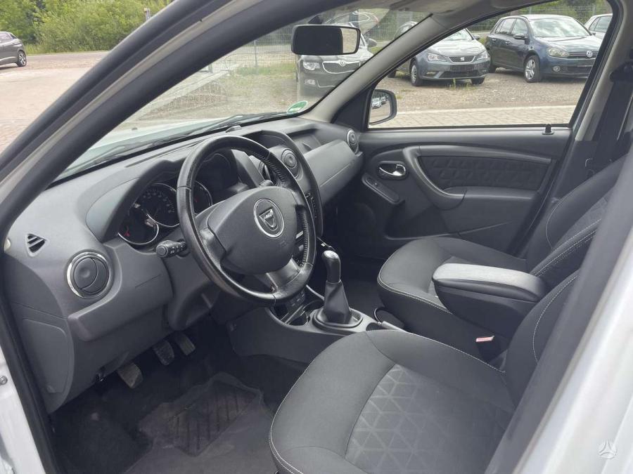 Balts Dacia Duster 2015 Radviliškis, ar dzinēja tilpumu 1.60 L un nobraukumu 112 tūkst. km par 5999 €, foto 13 vietnē AUTOMOTO.COM.LV