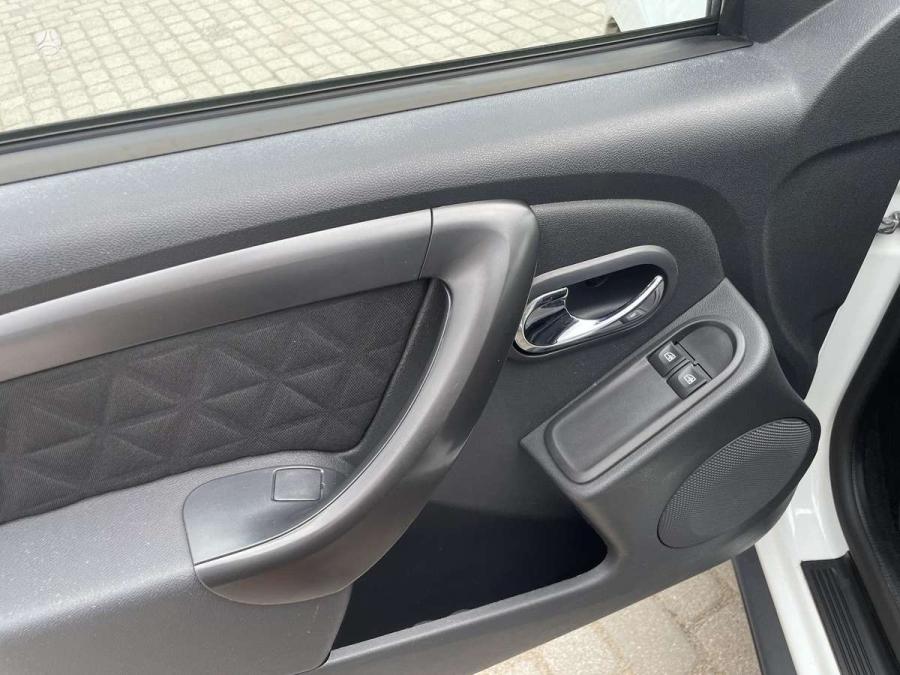 Balts Dacia Duster 2015 Radviliškis, ar dzinēja tilpumu 1.60 L un nobraukumu 112 tūkst. km par 5999 €, foto 14 vietnē AUTOMOTO.COM.LV