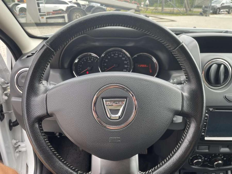 Balts Dacia Duster 2015 Radviliškis, ar dzinēja tilpumu 1.60 L un nobraukumu 112 tūkst. km par 5999 €, foto 15 vietnē AUTOMOTO.COM.LV
