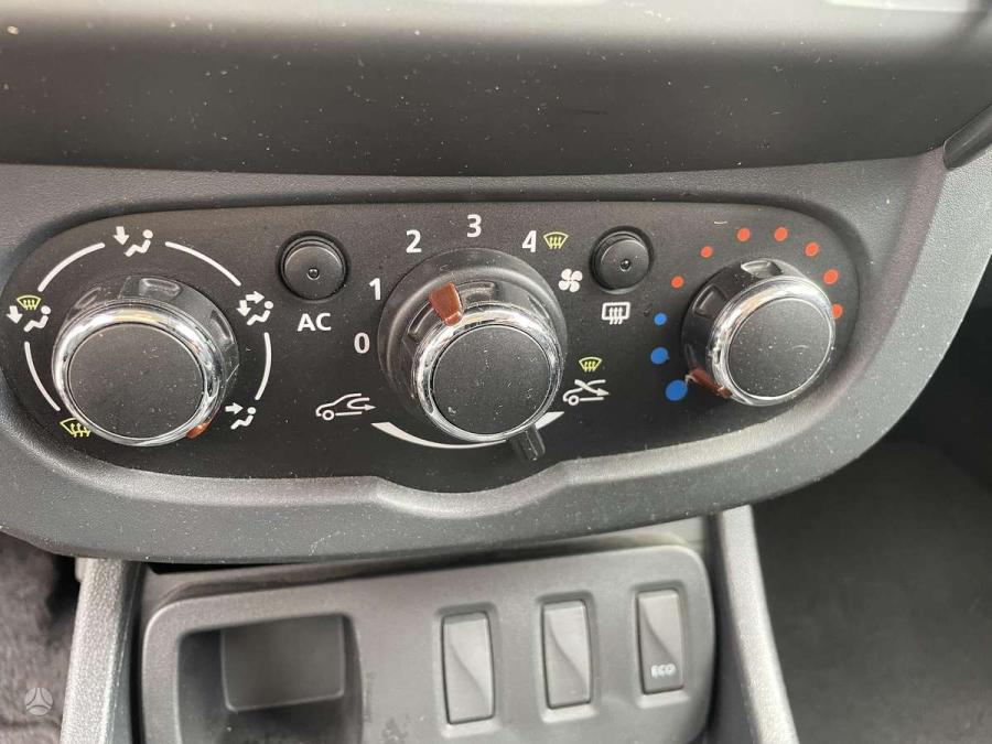 Balts Dacia Duster 2015 Radviliškis, ar dzinēja tilpumu 1.60 L un nobraukumu 112 tūkst. km par 5999 €, foto 17 vietnē AUTOMOTO.COM.LV