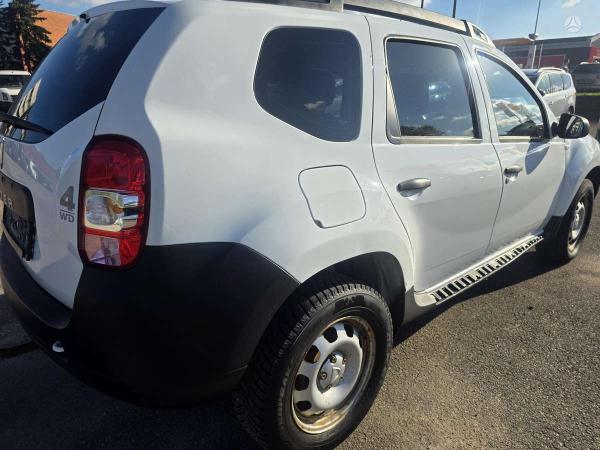 Дачия Duster 2015 в Мариямполе на AUTOMOTO.COM.LV Белый Дачия Duster 2015 в Мариямполе, объемом двигателя 1.60 л и пробегом 176 тыс. км за 5800 €, фото 5 на AUTOMOTO.COM.LV