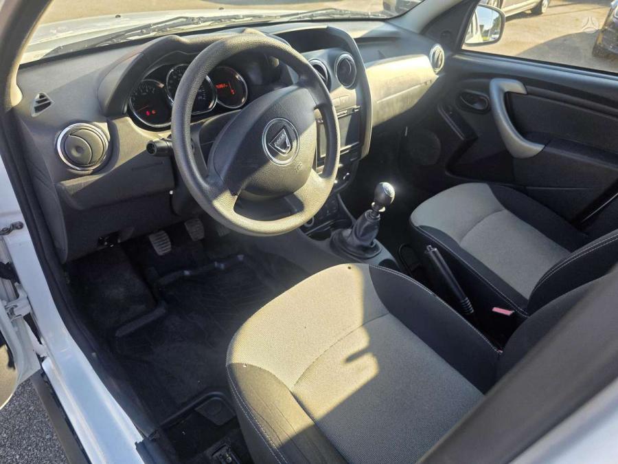 Balts Dacia Duster 2015 Marijampole, ar dzinēja tilpumu 1.60 L un nobraukumu 176 tūkst. km par 5800 €, foto 8 vietnē AUTOMOTO.COM.LV
