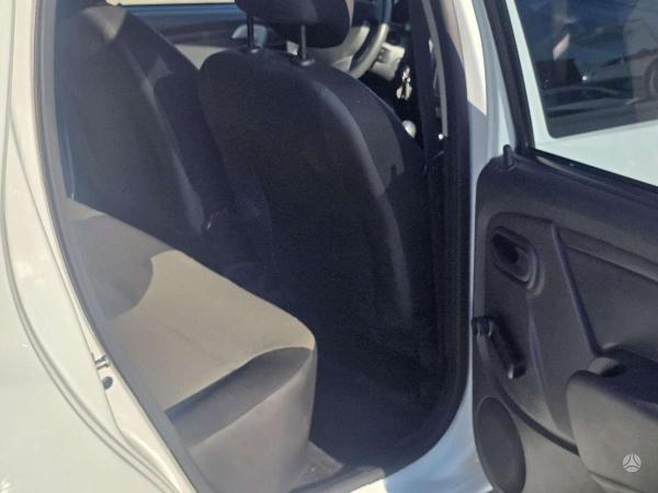 Дачия Duster 2015 в Мариямполе на AUTOMOTO.COM.LV Белый Дачия Duster 2015 в Мариямполе, объемом двигателя 1.60 л и пробегом 176 тыс. км за 5800 €, фото 10 на AUTOMOTO.COM.LV