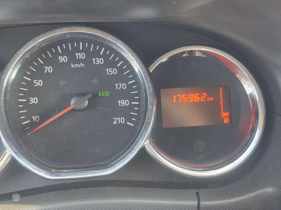 Balts Dacia Duster 2015 Marijampole, ar dzinēja tilpumu 1.60 L un nobraukumu 176 tūkst. km par 5800 €, foto 15 vietnē AUTOMOTO.COM.LV