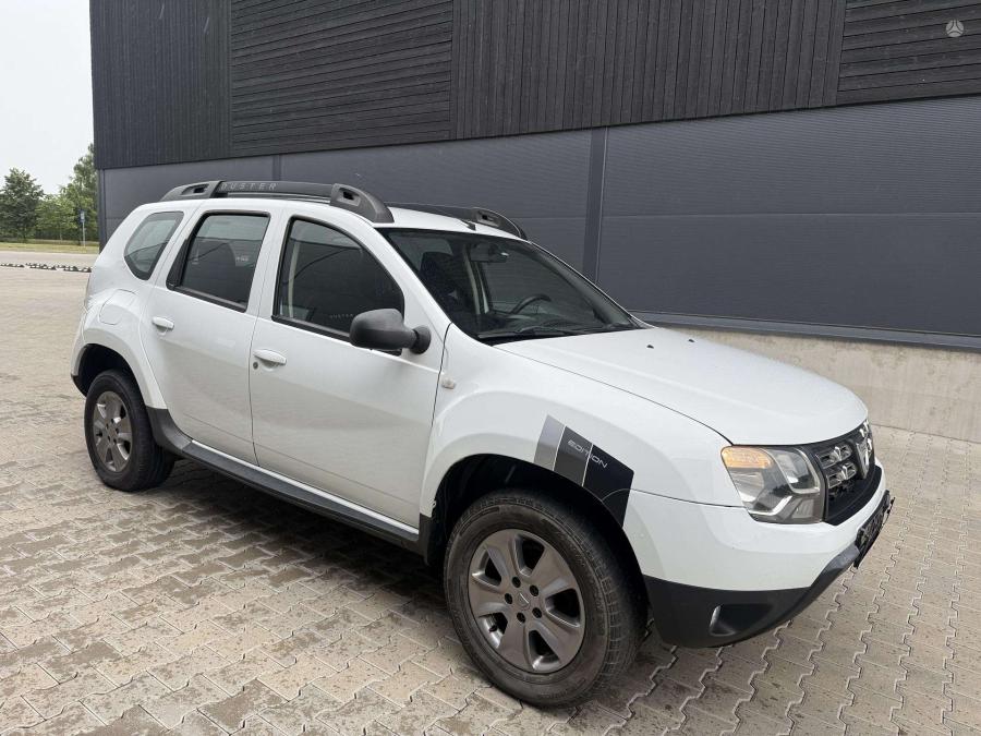 White Dacia Duster 2015 in Siauliai, with an engine capacity of 1.60 L and mileage of 250 thousand km for 4650 €, photo 1 on AUTOMOTO.COM.LV