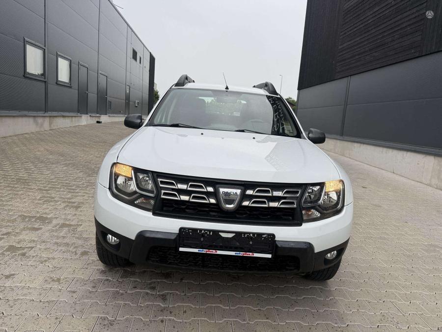 White Dacia Duster 2015 in Siauliai, with an engine capacity of 1.60 L and mileage of 250 thousand km for 4650 €, photo 3 on AUTOMOTO.COM.LV