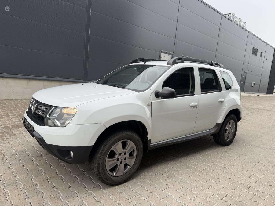 White Dacia Duster 2015 in Siauliai, with an engine capacity of 1.60 L and mileage of 250 thousand km for 4650 €, photo 4 on AUTOMOTO.COM.LV