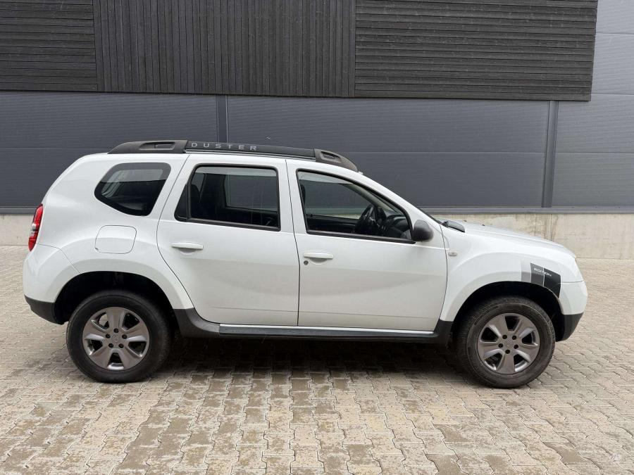 White Dacia Duster 2015 in Siauliai, with an engine capacity of 1.60 L and mileage of 250 thousand km for 4650 €, photo 5 on AUTOMOTO.COM.LV