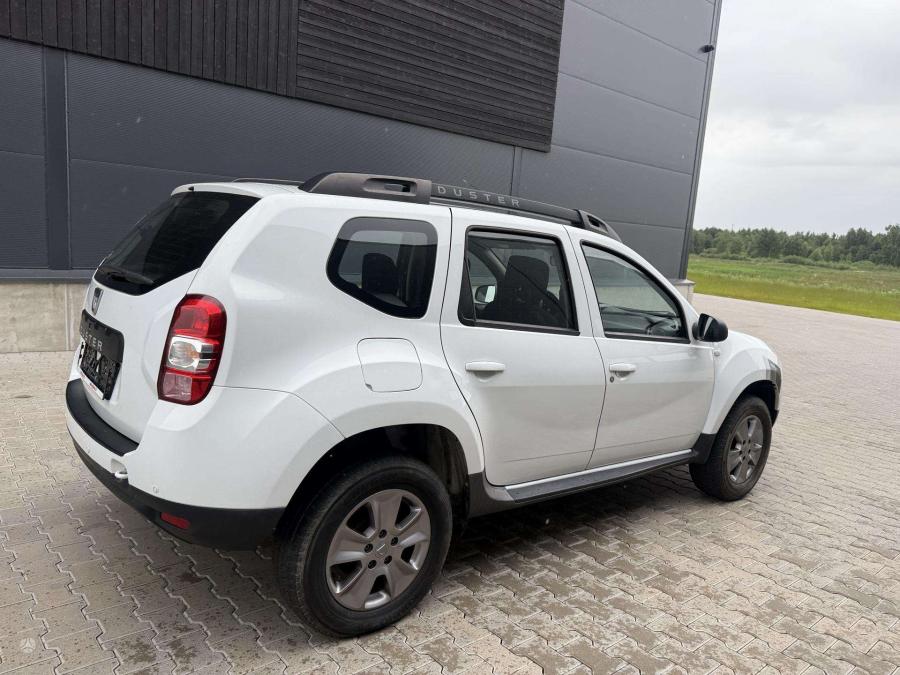 White Dacia Duster 2015 in Siauliai, with an engine capacity of 1.60 L and mileage of 250 thousand km for 4650 €, photo 6 on AUTOMOTO.COM.LV