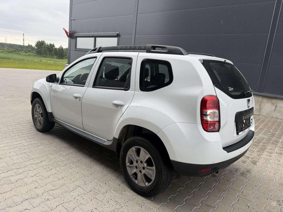White Dacia Duster 2015 in Siauliai, with an engine capacity of 1.60 L and mileage of 250 thousand km for 4650 €, photo 8 on AUTOMOTO.COM.LV