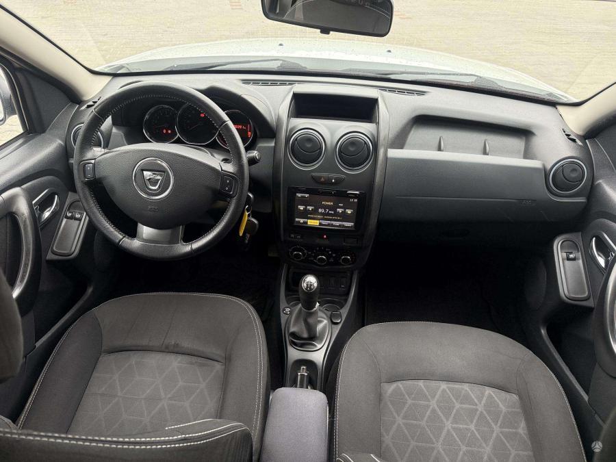White Dacia Duster 2015 in Siauliai, with an engine capacity of 1.60 L and mileage of 250 thousand km for 4650 €, photo 11 on AUTOMOTO.COM.LV