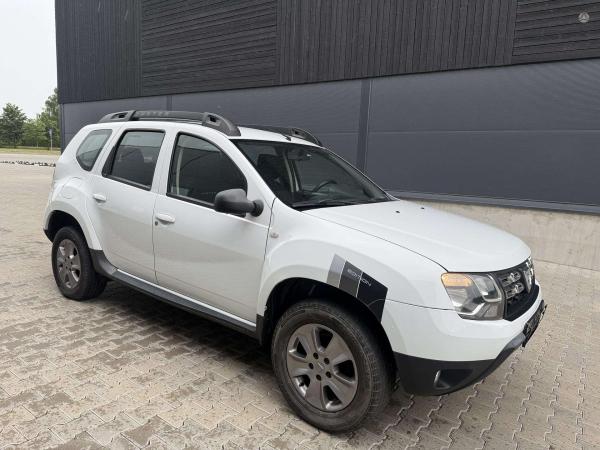 Белый Дачия Duster 2015 в Шяуляй, объемом двигателя 1.60 л и пробегом 250 тыс. км за 4650 €, фото 1 на AUTOMOTO.COM.LV