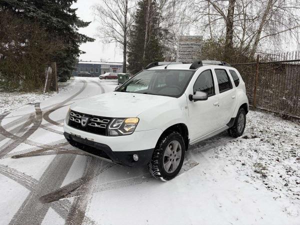 White Dacia Duster 2016 in Ukmerge, with an engine capacity of 1.50 L and mileage of 285 thousand km for 4150 €, photo 2 on AUTOMOTO.COM.LV
