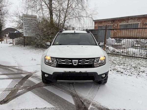 White Dacia Duster 2016 in Ukmerge, with an engine capacity of 1.50 L and mileage of 285 thousand km for 4150 €, photo 3 on AUTOMOTO.COM.LV