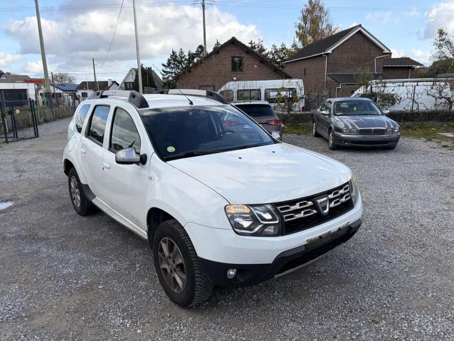 White Dacia Duster 2016 in Ukmerge, with an engine capacity of 1.50 L and mileage of 285 thousand km for 4150 €, photo 1 on AUTOMOTO.COM.LV