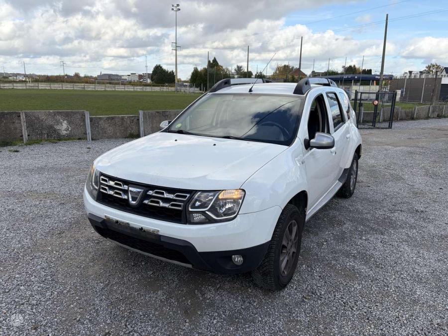 White Dacia Duster 2016 in Ukmerge, with an engine capacity of 1.50 L and mileage of 285 thousand km for 4150 €, photo 3 on AUTOMOTO.COM.LV