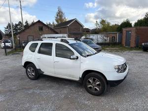 White Dacia Duster 2016 in Ukmerge, with an engine capacity of 1.50 L and mileage of 285 thousand km for 4150 €, photo 4 on AUTOMOTO.COM.LV