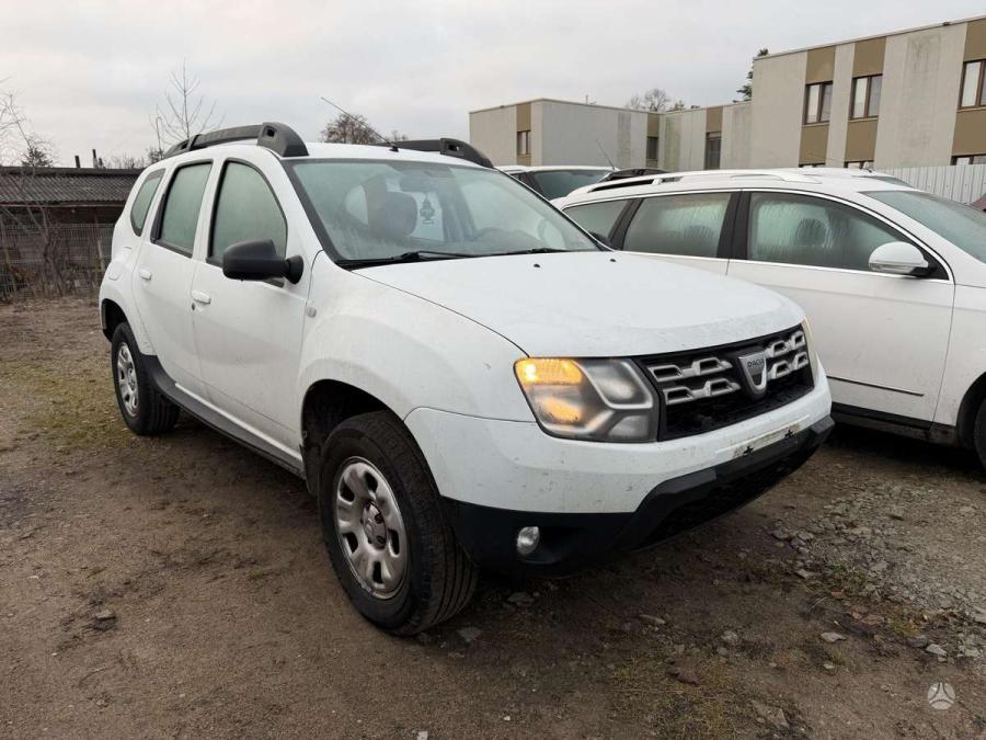 White Dacia Duster 2016 in Kaunas, with an engine capacity of 1.20 L and mileage of 159 thousand km for 4700 €, photo 1 on AUTOMOTO.COM.LV