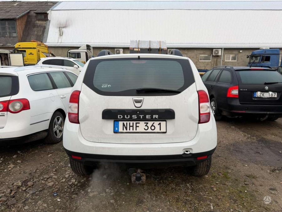 White Dacia Duster 2016 in Kaunas, with an engine capacity of 1.20 L and mileage of 159 thousand km for 4700 €, photo 3 on AUTOMOTO.COM.LV