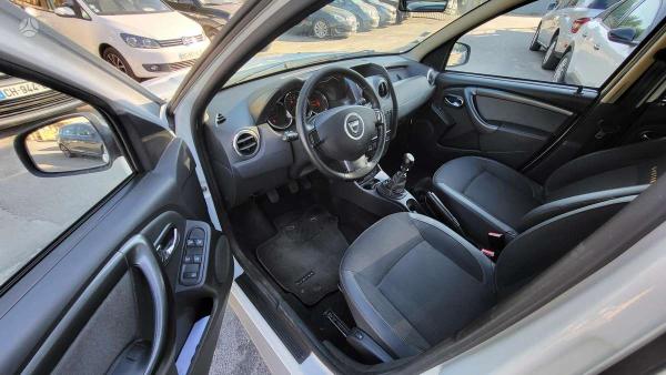 White Dacia Duster 2016 in Taurage, with an engine capacity of 1.46 L and mileage of 179 thousand km for 5700 €, photo 9 on AUTOMOTO.COM.LV