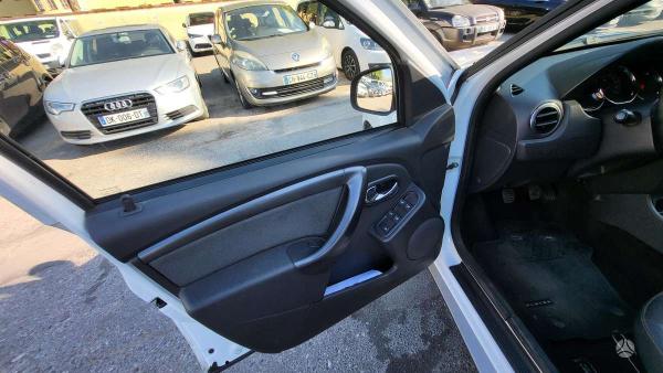 White Dacia Duster 2016 in Taurage, with an engine capacity of 1.46 L and mileage of 179 thousand km for 5700 €, photo 10 on AUTOMOTO.COM.LV