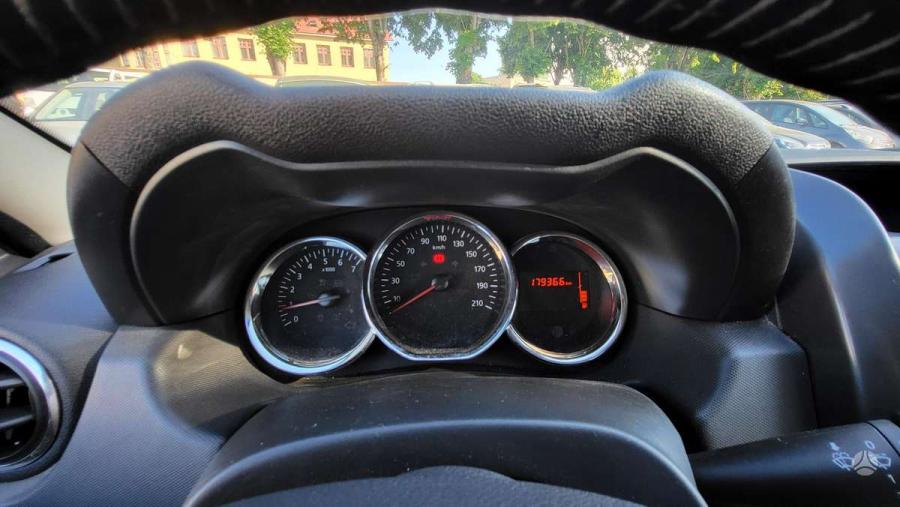 Balts Dacia Duster 2016 Tauragė, ar dzinēja tilpumu 1.46 L un nobraukumu 179 tūkst. km par 5700 €, foto 20 vietnē AUTOMOTO.COM.LV