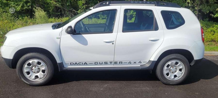 White Dacia Duster 2016 in Kaunas, with an engine capacity of 1.20 L and mileage of 156 thousand km for 5650 €, photo 5 on AUTOMOTO.COM.LV