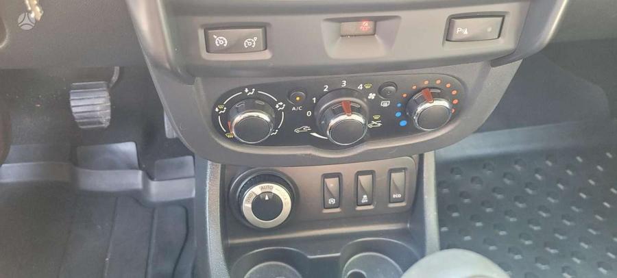 White Dacia Duster 2016 in Kaunas, with an engine capacity of 1.20 L and mileage of 156 thousand km for 5650 €, photo 17 on AUTOMOTO.COM.LV