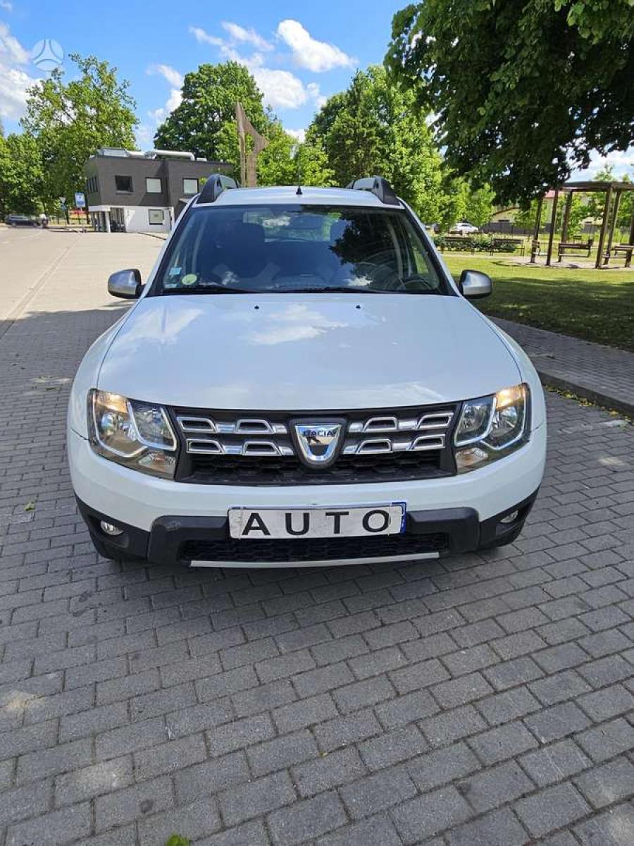 White Dacia Duster 2016 in Taurage, with an engine capacity of 1.46 L and mileage of 129 thousand km for 4800 €, photo 1 on AUTOMOTO.COM.LV