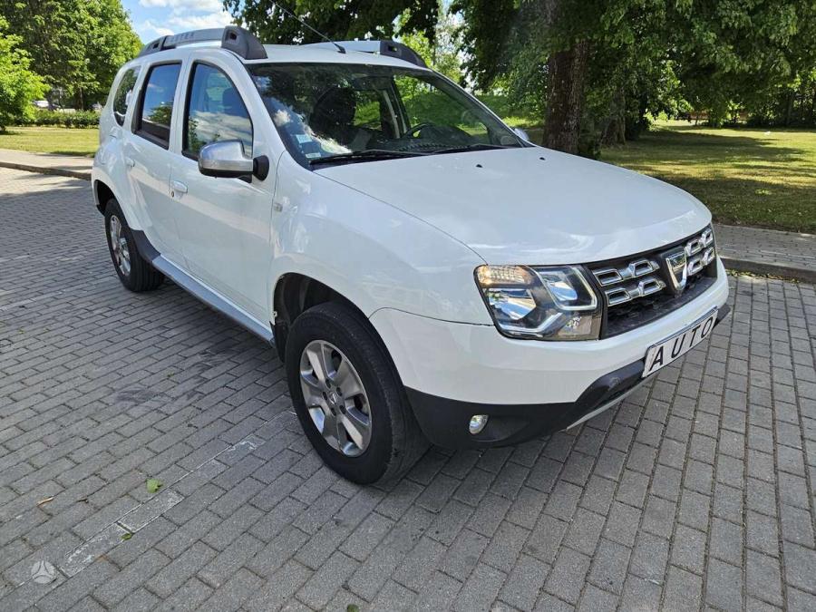 White Dacia Duster 2016 in Taurage, with an engine capacity of 1.46 L and mileage of 129 thousand km for 4800 €, photo 6 on AUTOMOTO.COM.LV