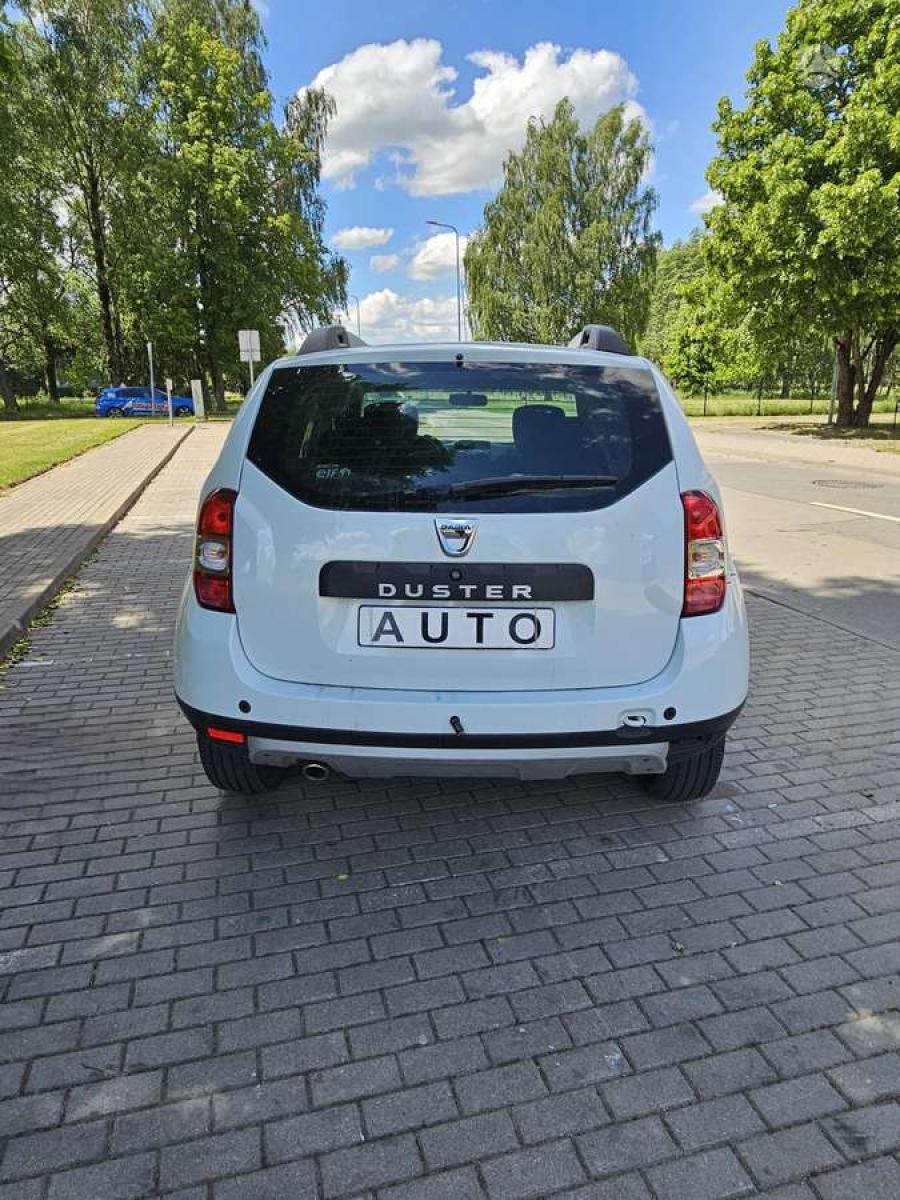 White Dacia Duster 2016 in Taurage, with an engine capacity of 1.46 L and mileage of 129 thousand km for 4800 €, photo 8 on AUTOMOTO.COM.LV