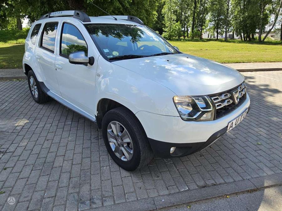 White Dacia Duster 2016 in Taurage, with an engine capacity of 1.46 L and mileage of 129 thousand km for 4800 €, photo 11 on AUTOMOTO.COM.LV