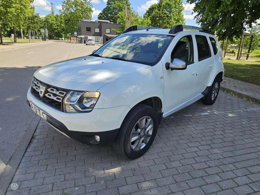 White Dacia Duster 2016 in Taurage, with an engine capacity of 1.46 L and mileage of 129 thousand km for 4800 €, photo 13 on AUTOMOTO.COM.LV
