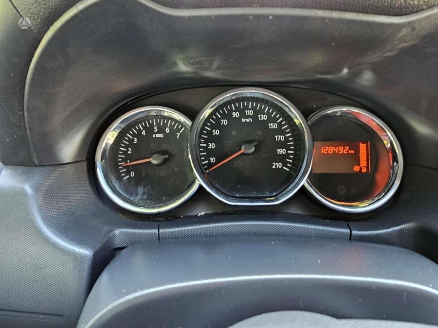 White Dacia Duster 2016 in Taurage, with an engine capacity of 1.46 L and mileage of 129 thousand km for 4800 €, photo 16 on AUTOMOTO.COM.LV