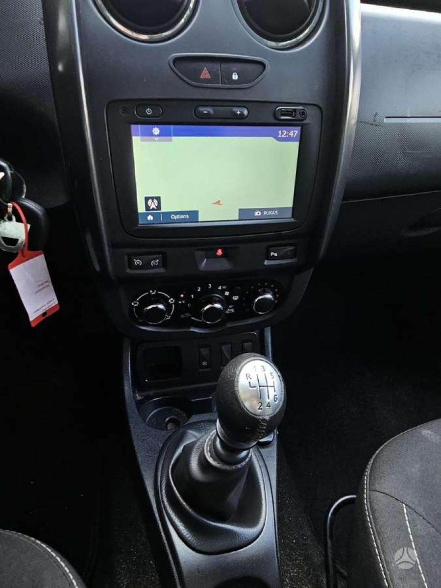 White Dacia Duster 2016 in Taurage, with an engine capacity of 1.46 L and mileage of 129 thousand km for 4800 €, photo 17 on AUTOMOTO.COM.LV