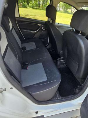 White Dacia Duster 2016 in Taurage, with an engine capacity of 1.46 L and mileage of 129 thousand km for 4800 €, photo 22 on AUTOMOTO.COM.LV