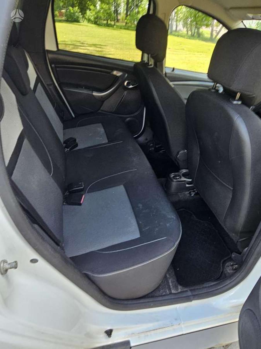 White Dacia Duster 2016 in Taurage, with an engine capacity of 1.46 L and mileage of 129 thousand km for 4800 €, photo 22 on AUTOMOTO.COM.LV